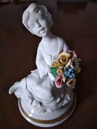 Statuina in porcellana Capodimonte