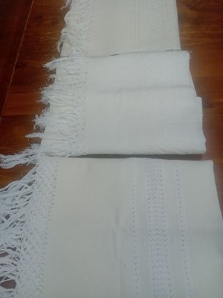 3 asciugamani con frange bianche