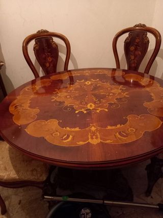 Tavolo intarsiato bellissimo