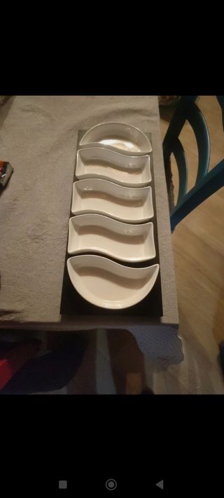 Vassoio con 5 ciotole d antipasto