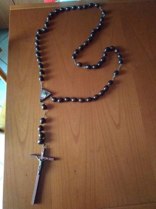 Maxi rosario in legno da appendere