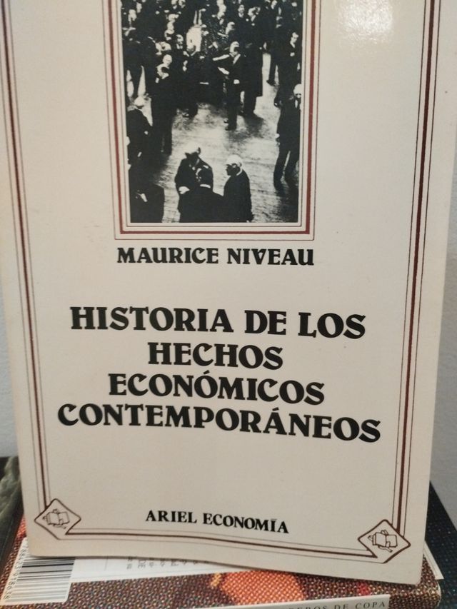 Historia de los hechos económicos contemporáneos de segunda mano por 6 EUR en Madrid en WALLAPOP