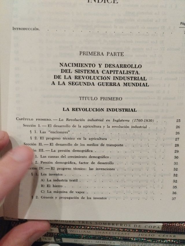 Historia de los hechos económicos contemporáneos de segunda mano por 6 EUR en Madrid en WALLAPOP