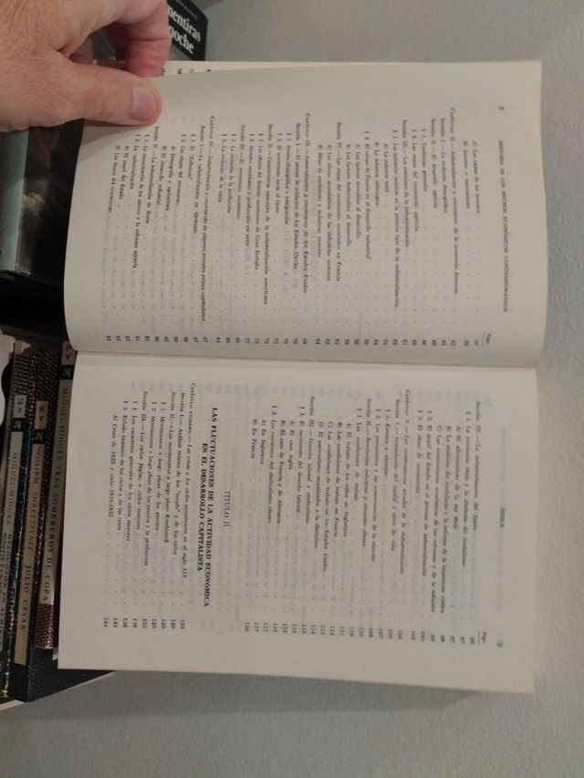 Historia de los hechos económicos contemporáneos de segunda mano por 6 EUR en Madrid en WALLAPOP