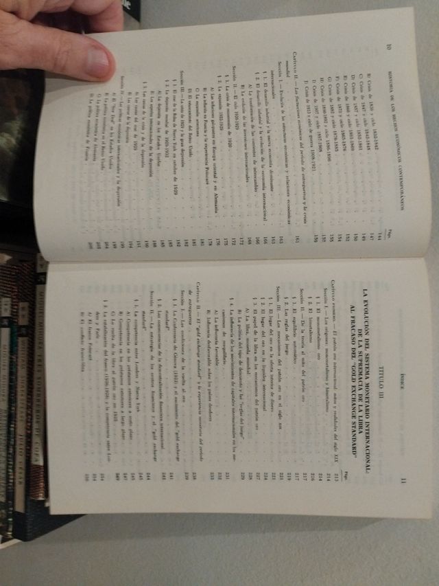 Historia de los hechos económicos contemporáneos de segunda mano por 6 EUR en Madrid en WALLAPOP