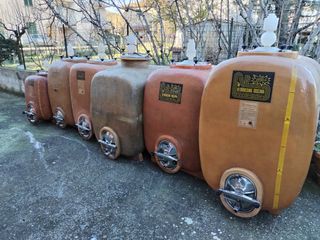 Tini in vetroresina per vino vari
