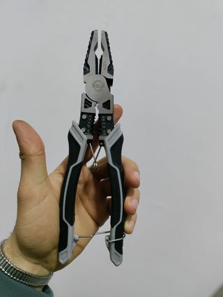 Pinza multifunzione con sfilettafili