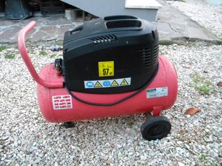 Compressore 24lt 1,5hp 1100w  5A modello pratico s