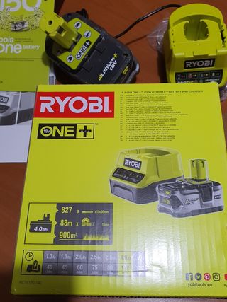 RYOBI CARICABATTERIA + BATTERIA 18V