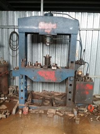 Pressa idraulica 100 T