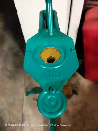 Tappatrice per tappi in sughero