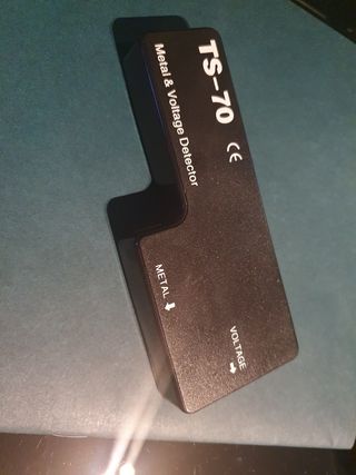 Metal e voltage detector