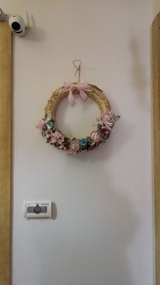Corona di fiori fatta a mano