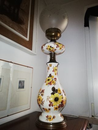 Vecchia lampada in ceramica