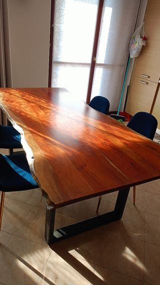 Tavolo in legno massello