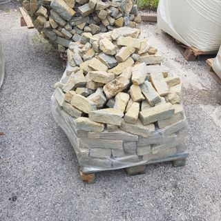 Pietre per realizzazione muro
