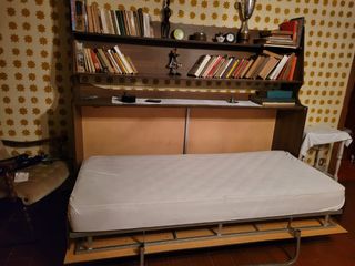 Libreria con letto ribaltabile