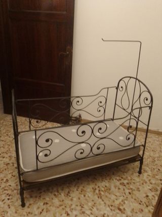 Lettino in ferro battuto primi 900