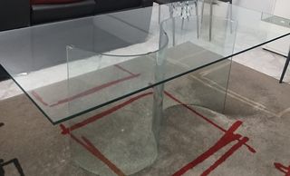 Tavolo da sala in vetro