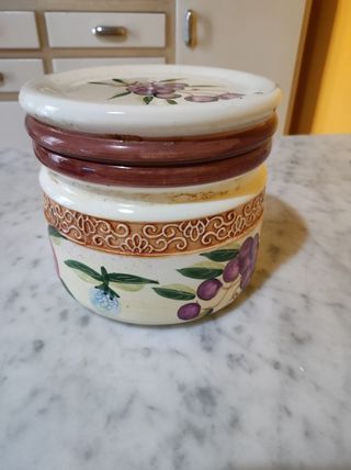 Contenitore in ceramica