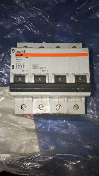 Magnetotermico 32A