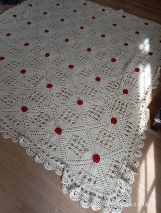 Copriletto in lana fatto a mano