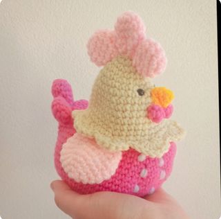 Gallina porta ovetti di pasqua