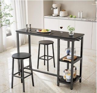 Mobile bar con due sgabelli