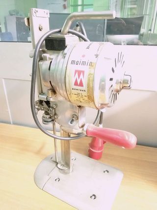 TAGLIERINE PROFESSIONALI DA STOFFA COLTELLO DRITTO