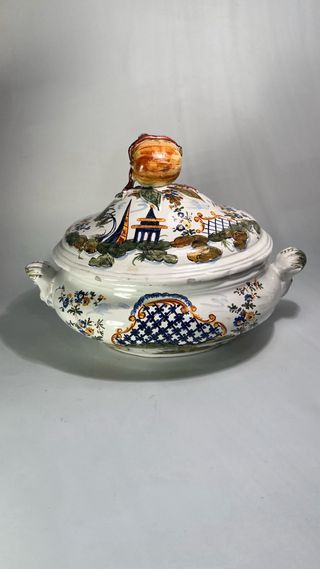 Centrotavola in ceramica bianca con disegni