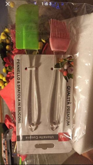 spatola e pennello per dolci