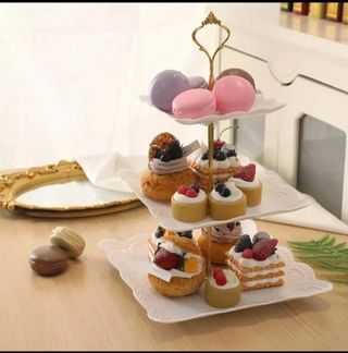 Alzata porta dolci a tre piani