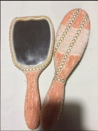 specchio e spazzola vintage