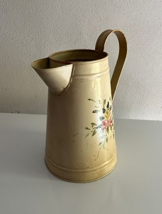 Brocca in latta vintage