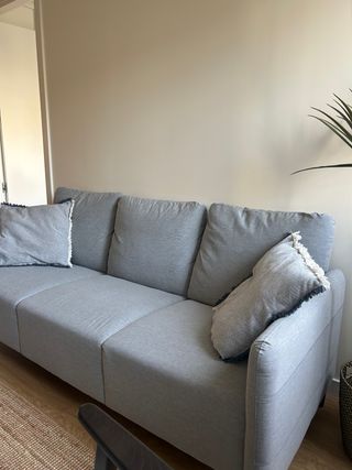 Sofa Angersby Ikea Gris de segunda mano por 230 EUR en Donostia San Sebastian en WALLAPOP
