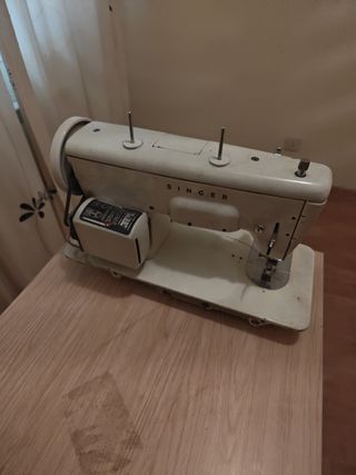 Máquina de coser Singer antigua en WALLAPOP