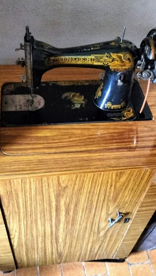 Máquina de coser Singer antigua en WALLAPOP