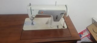 Máquina de coser Singer antigua en WALLAPOP